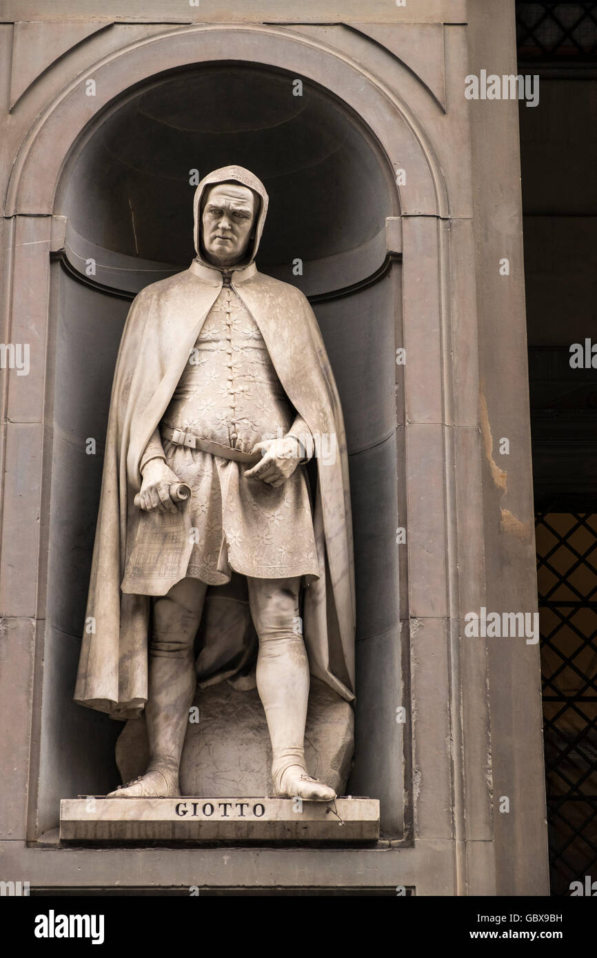 Statue of Giotto in the courtyard of the Ufizzi Gallery in Florence ...
