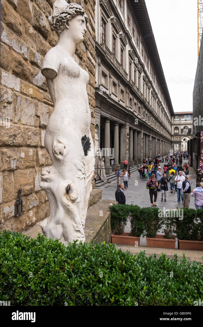 Statue of at the uffizi gallery in florence hi-res stock photography ...