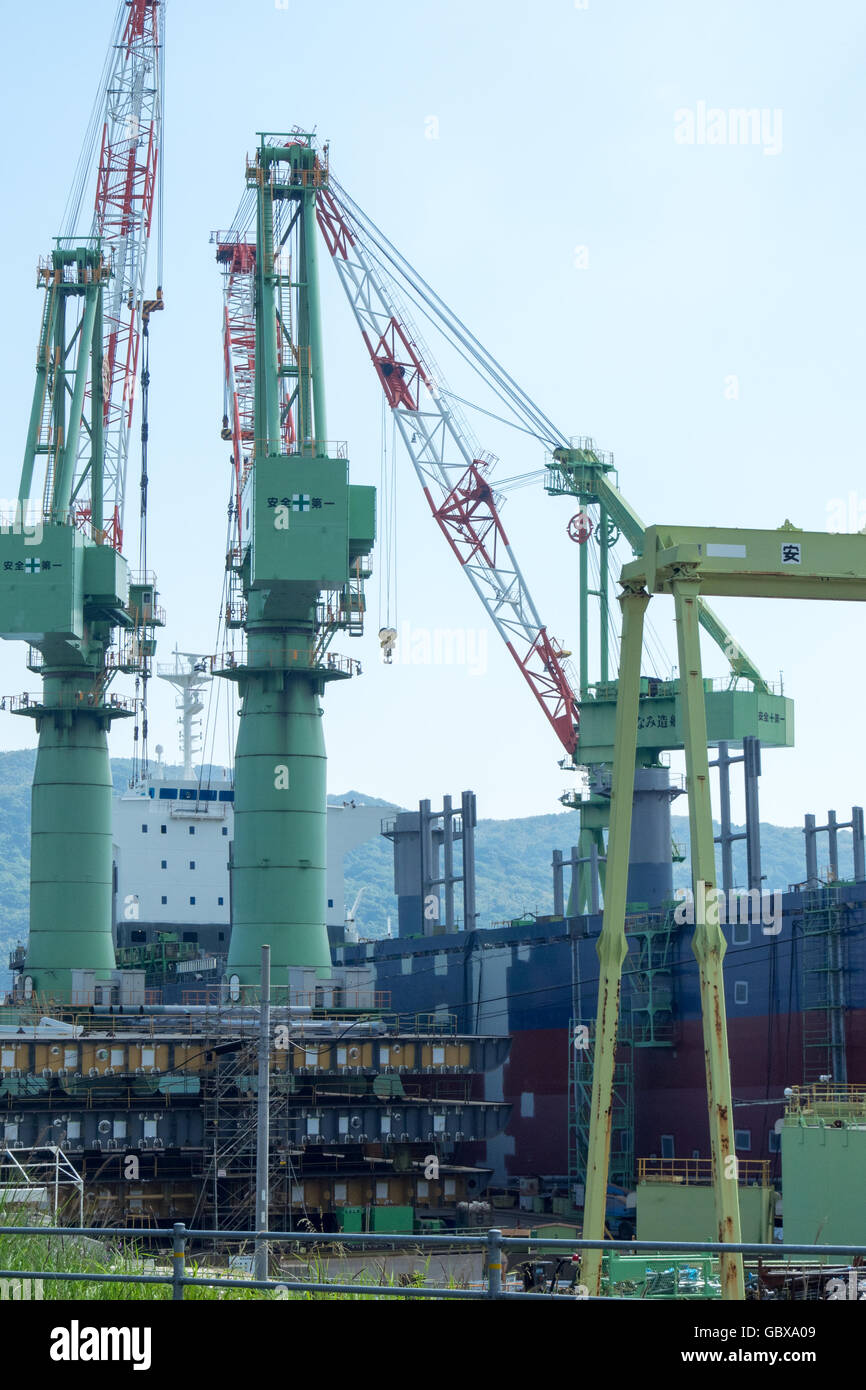 Industrial shipyard cranes hi-res stock photography and images - Alamy