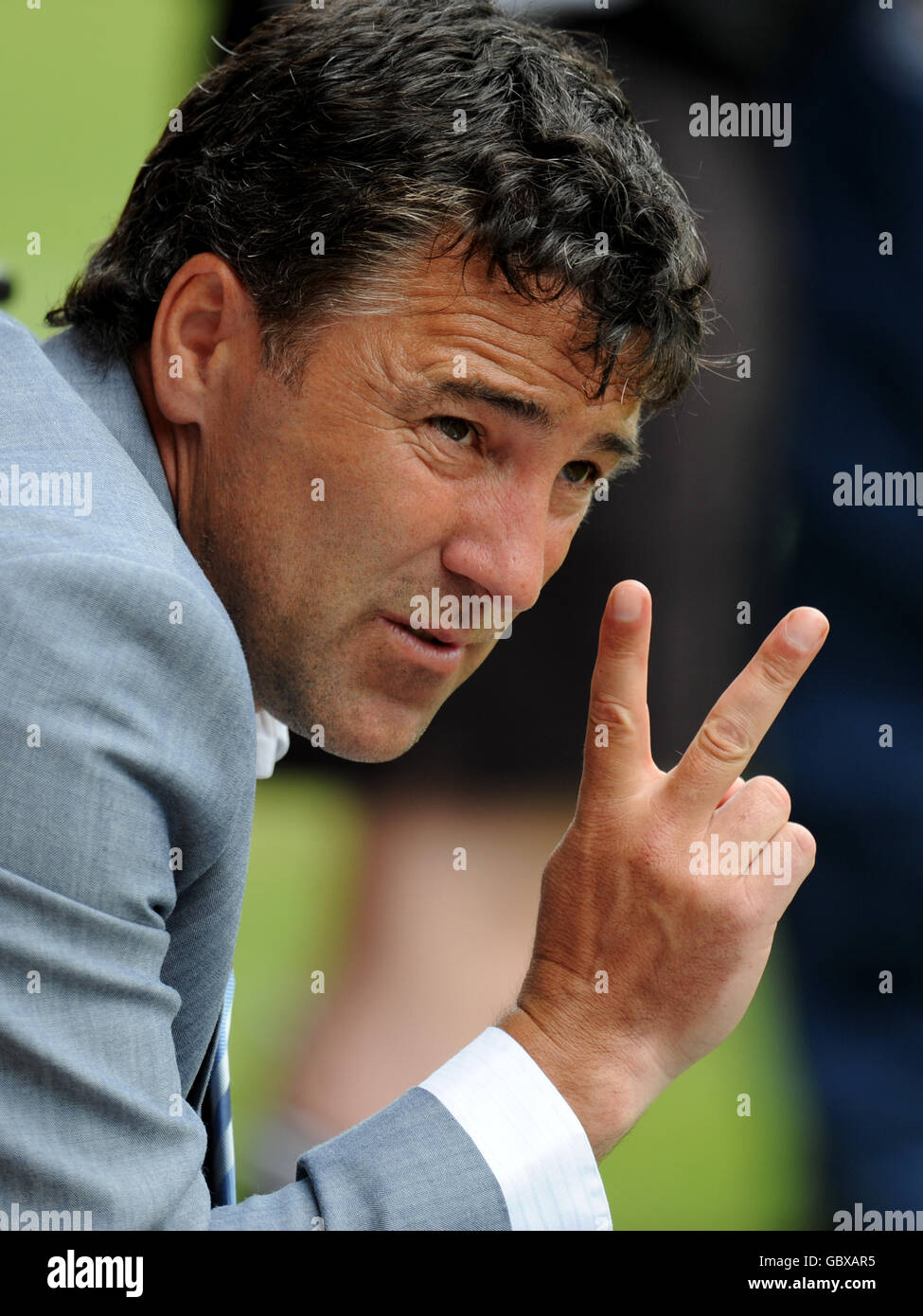 Football swearing swears fingers datacoapplies hi-res stock photography ...