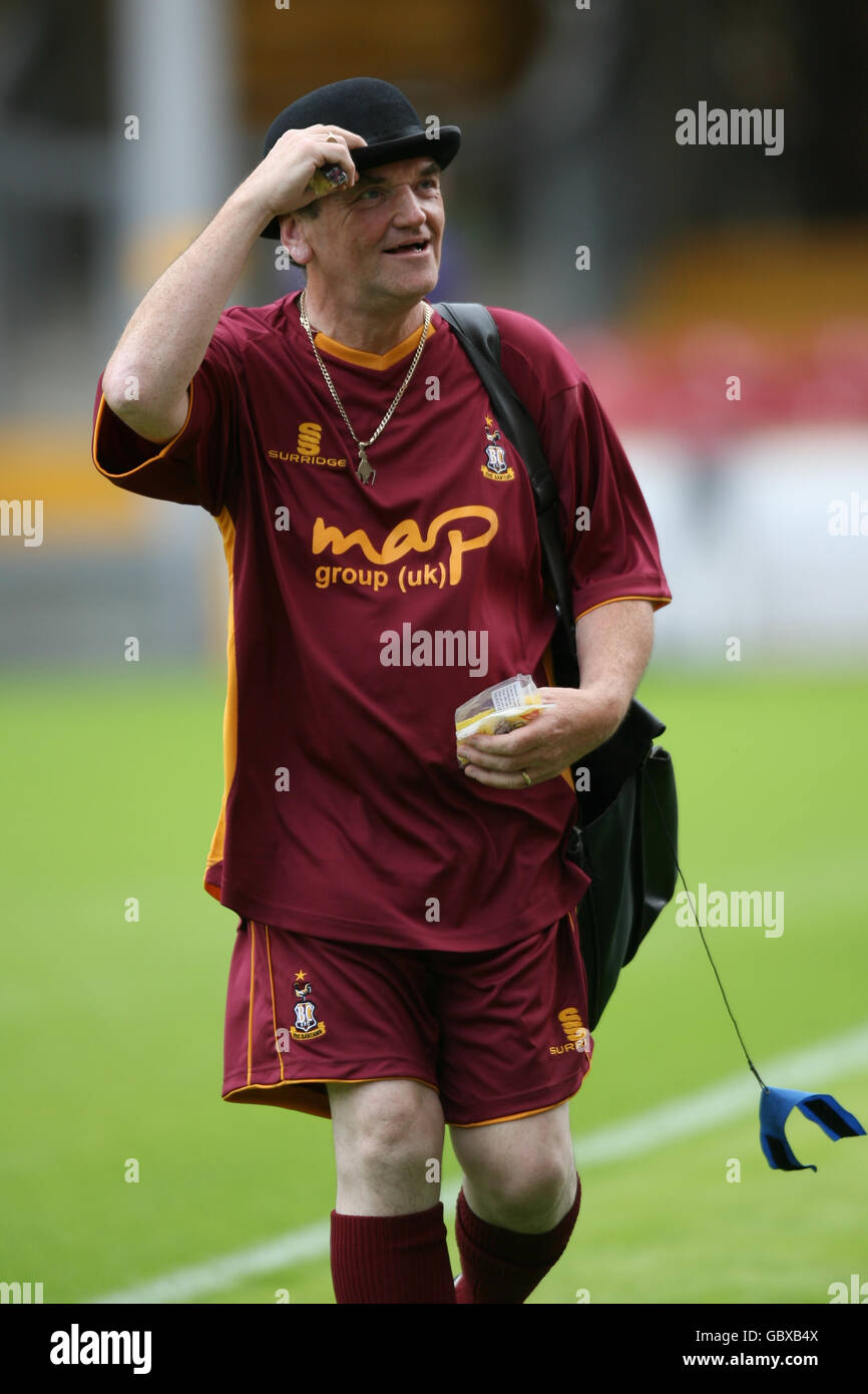 Bradford city mascot hi-res stock photography and images - Alamy