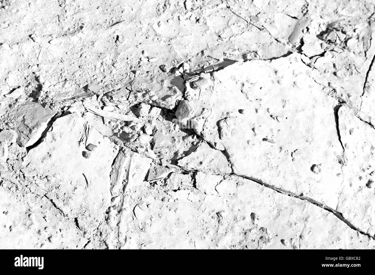 old desert and the abstract cracked sand texture in oman rub al khali ...