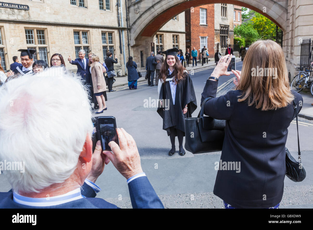 University students graduation parents hi-res stock photography and ...