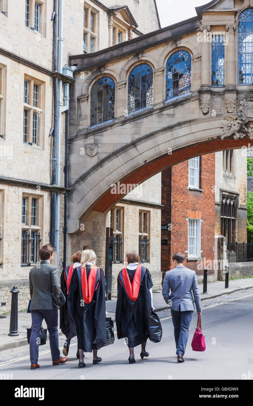 Oxford university students in gowns uk hi-res stock photography and ...