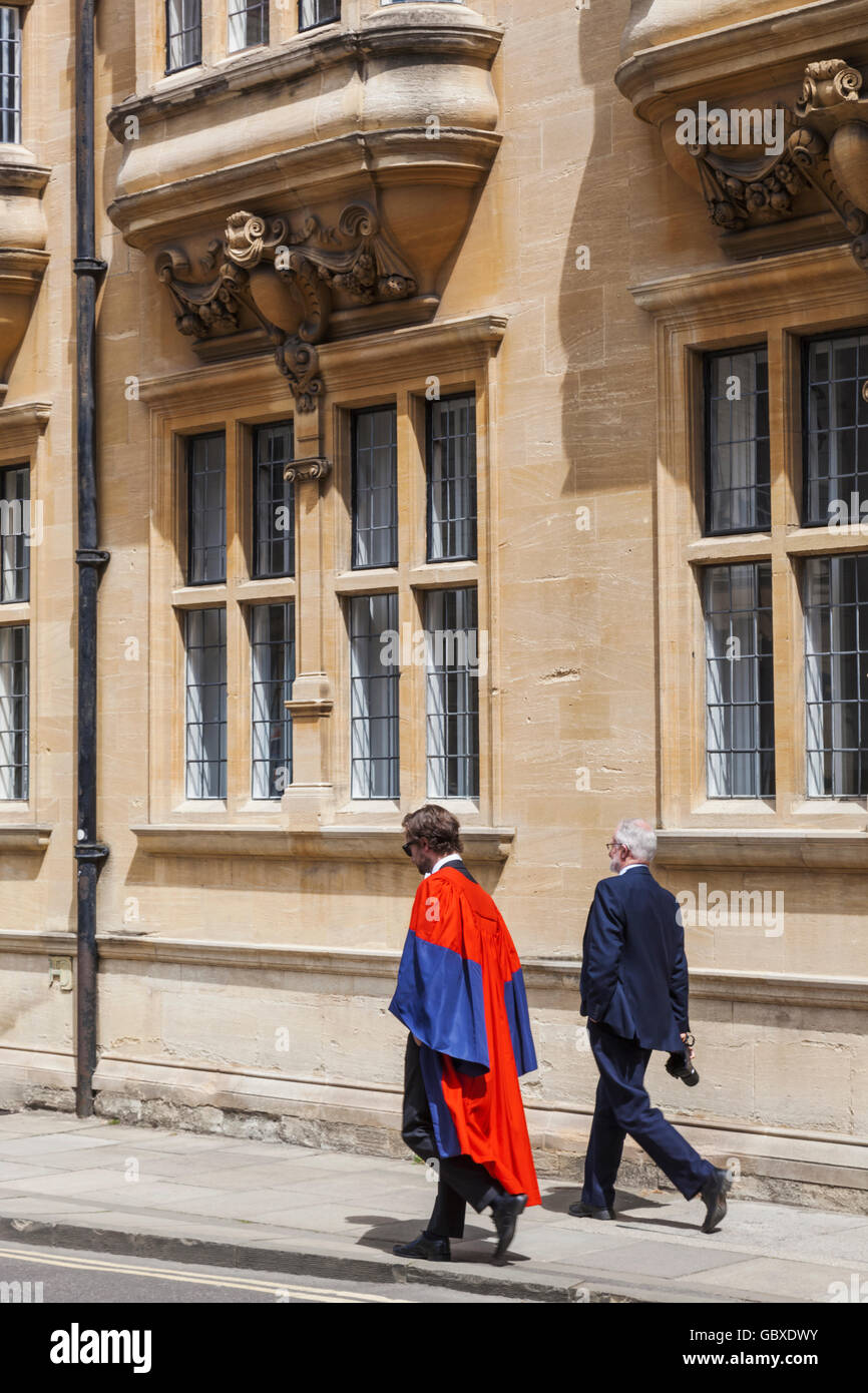 England, Oxfordshire, Oxford, Student Dressed in Graduation Gown Stock ...