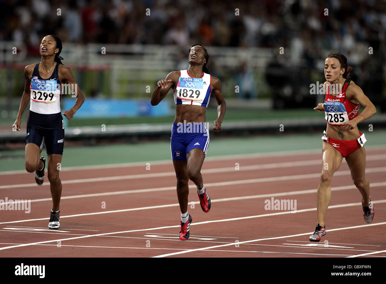 USA's Muna Lee (l), Great Britain's Abiodun Oyepitan (c) and Bulgaria's ...