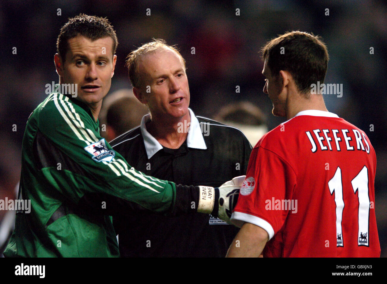 Referee Peter Walton in discussion with Newcastle United's Shay Given ...
