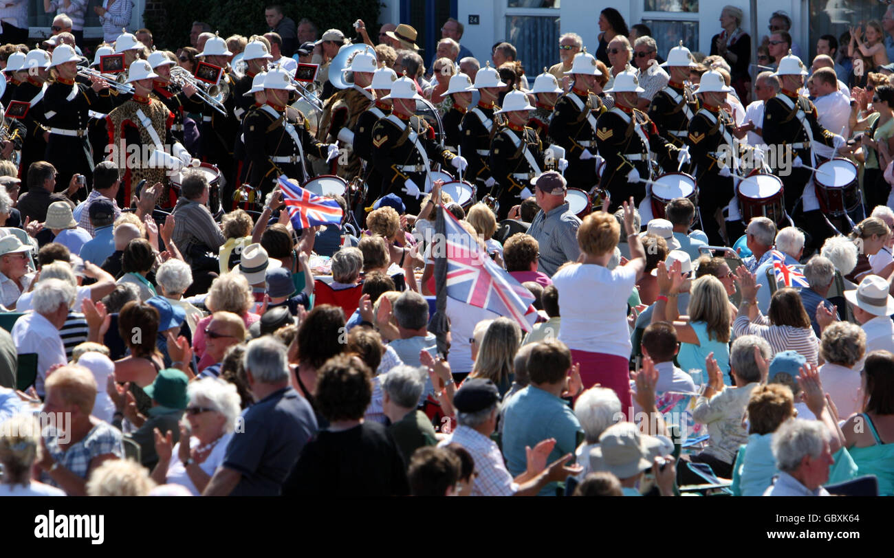 Band marches in memorial hi-res stock photography and images - Alamy