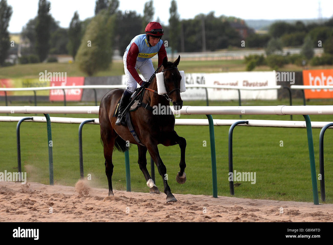 Horse Racing - Southwell Races Stock Photo - Alamy