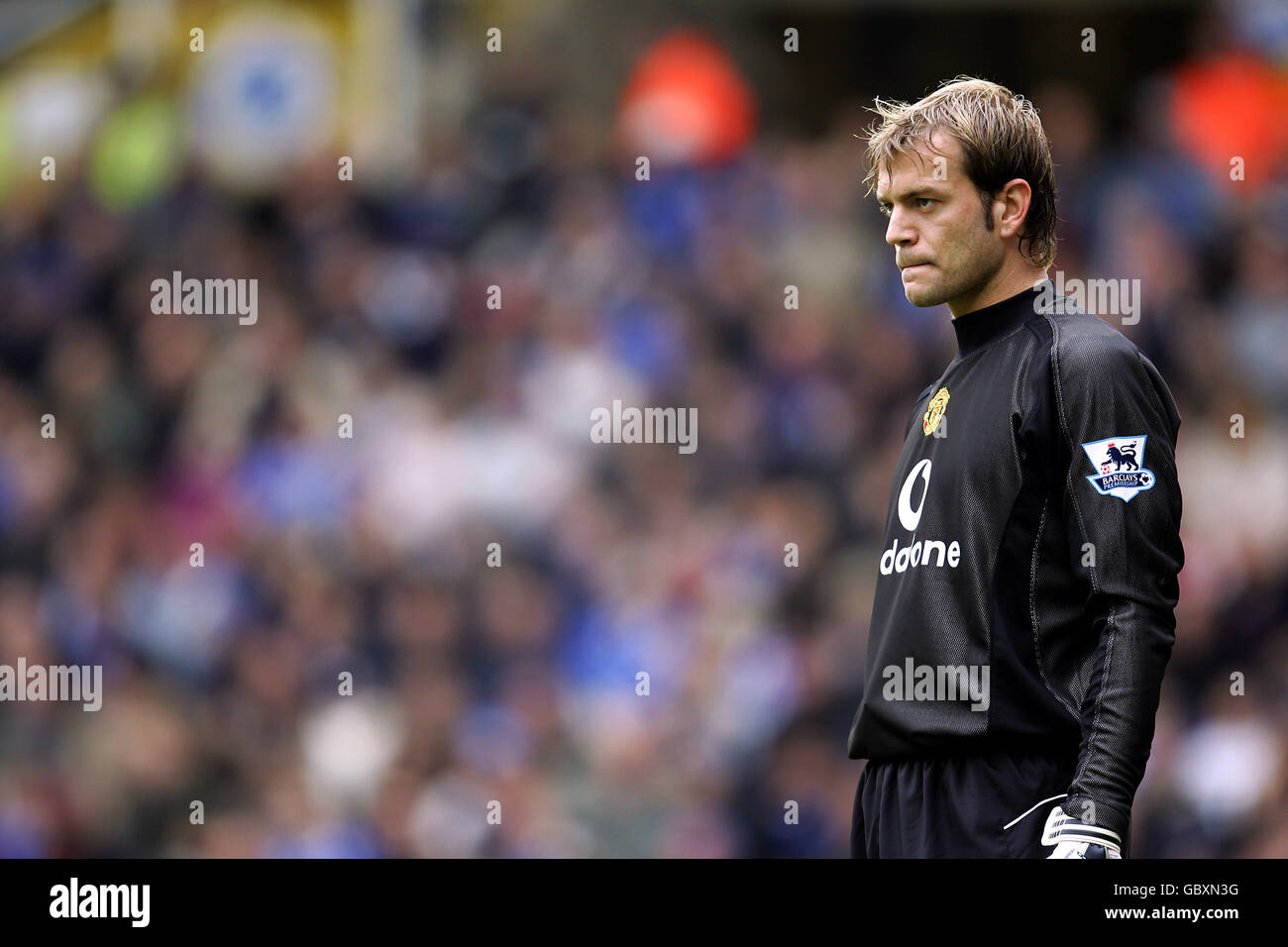 Manchester united goalkeeper roy carroll hi-res stock photography and ...