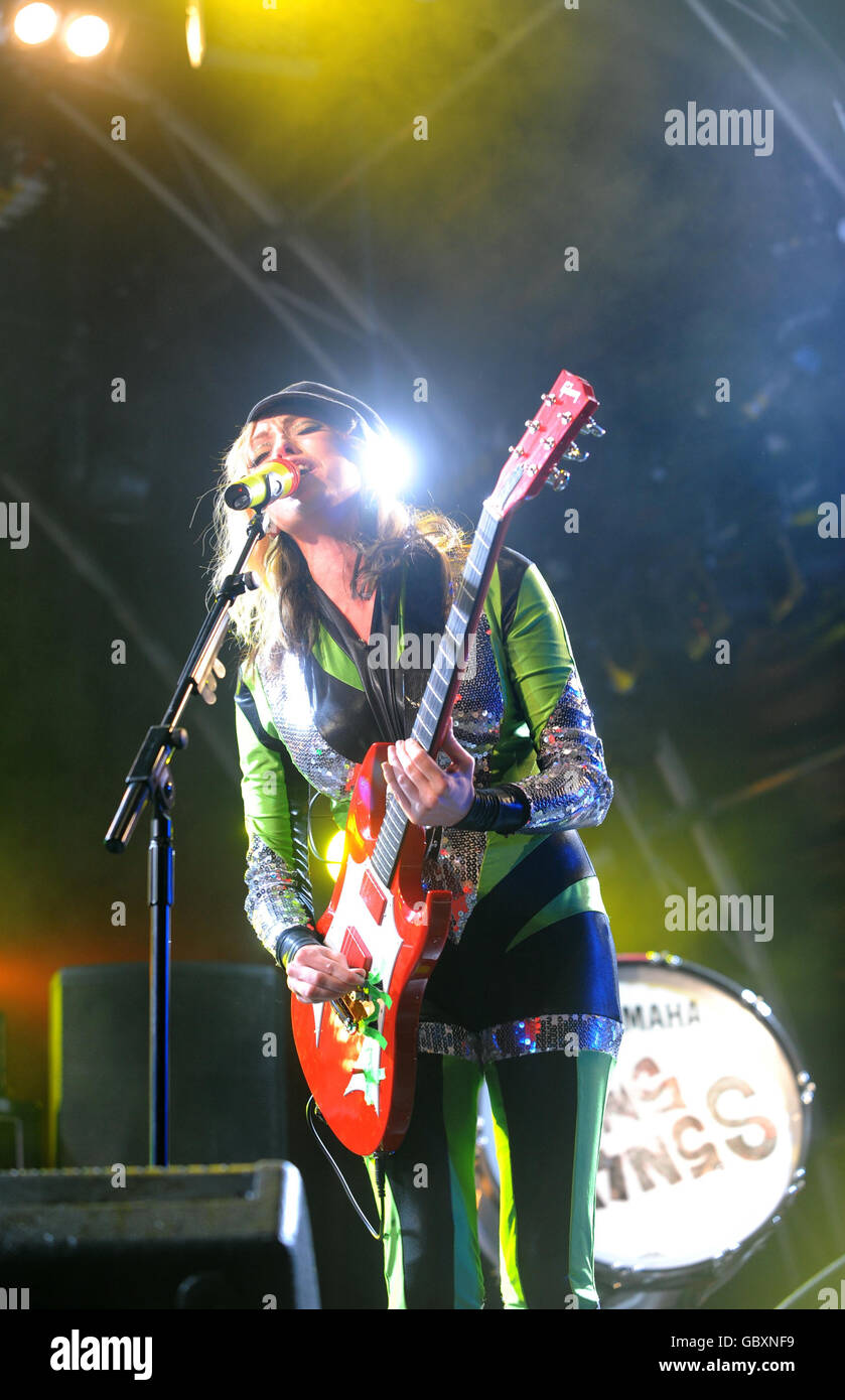 The ting tings in concert hi-res stock photography and images - Alamy