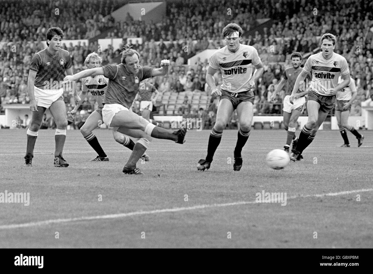 Nottingham forests ian bowyer third l fires home teams goal hi-res ...