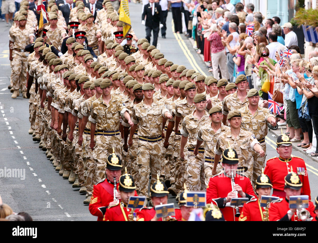 Soldier coming home england hi-res stock photography and images - Alamy