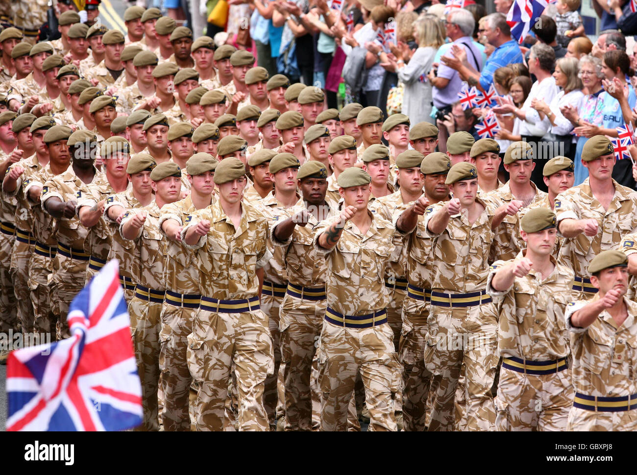 Soldiers from the 1st Battalion, The Princess of Wales Royal Regiment ...