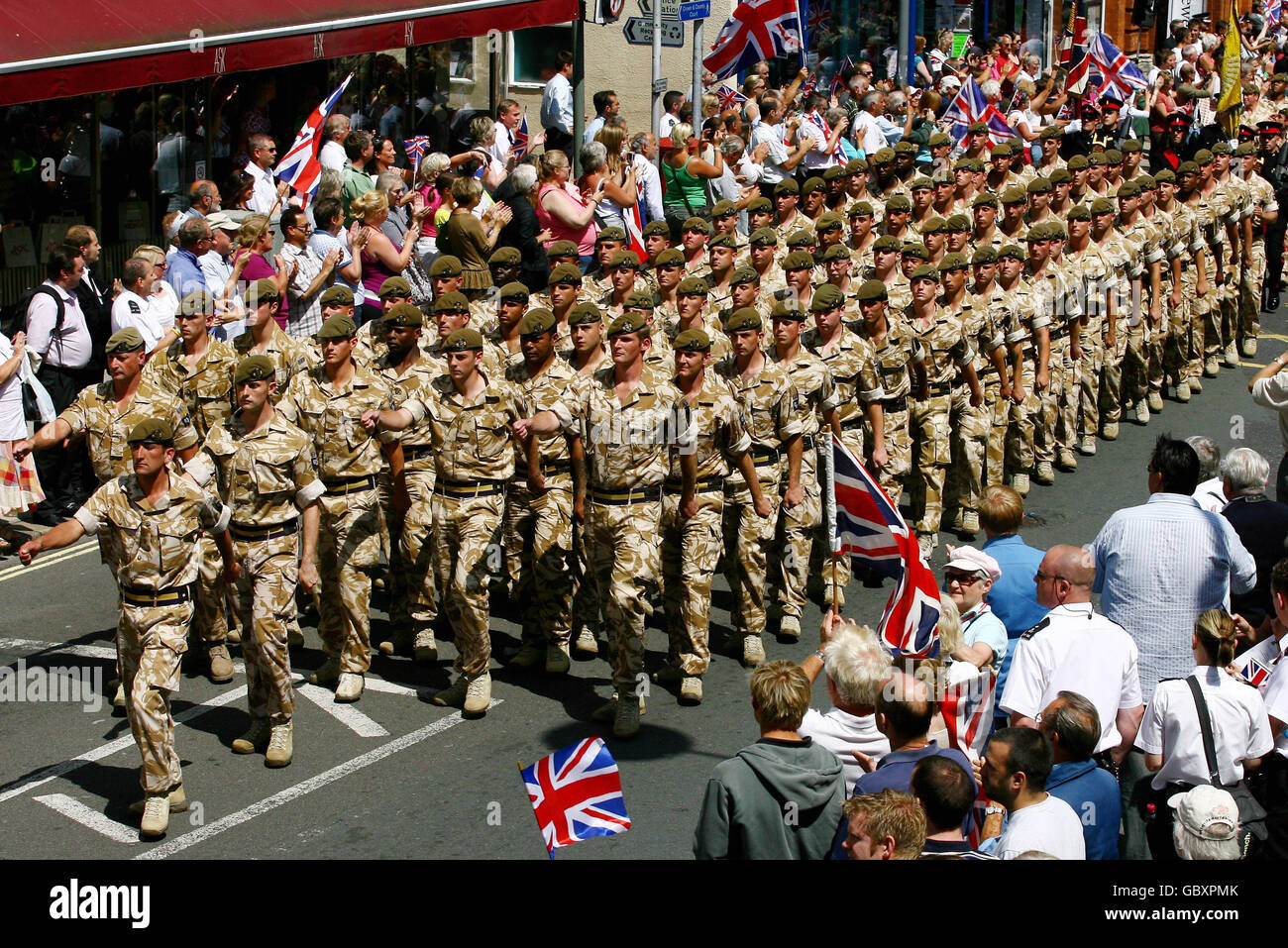 Soldier coming home england hi-res stock photography and images - Alamy