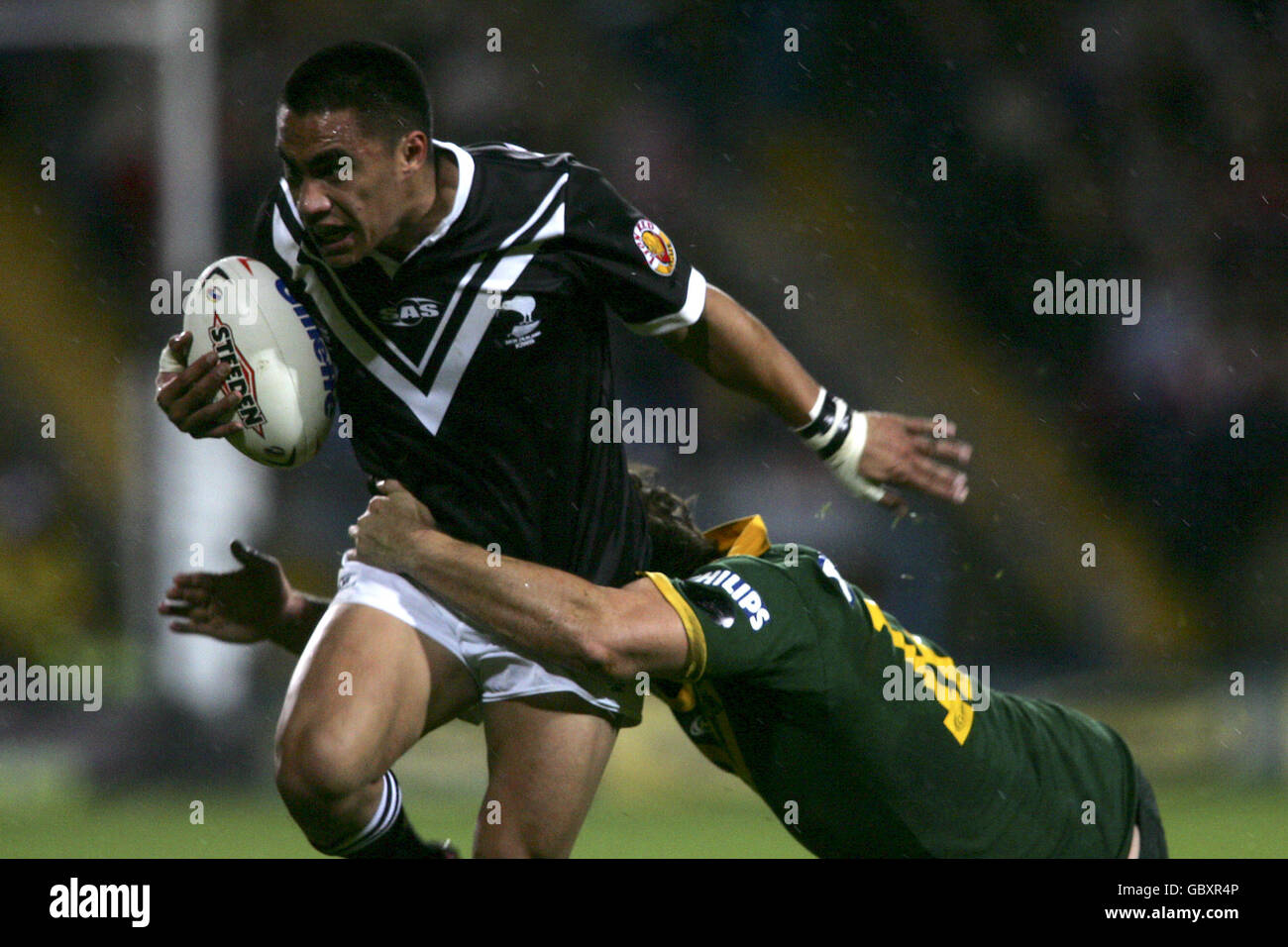 New Zealand's Thomas Leuluai is tackled by Australia's Nathan Hindmarsh ...