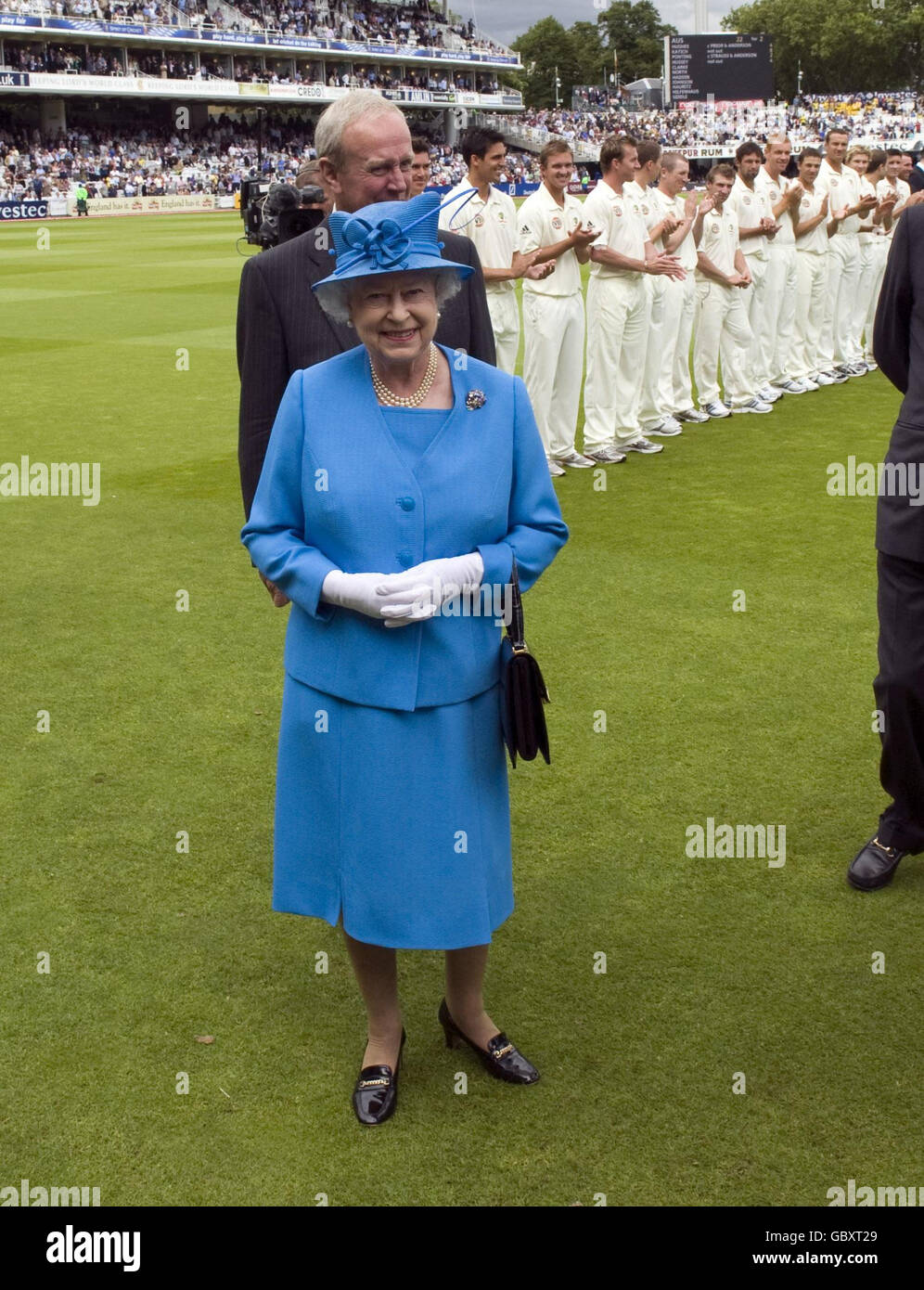 Queen Elizabeth II after she met the Australian and England cricket ...