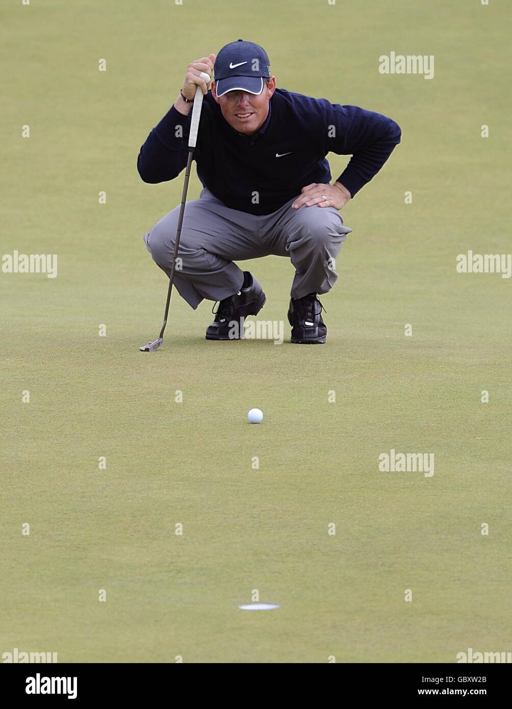 USA's Justin Leonard lines up a putt during the third day of the Open ...