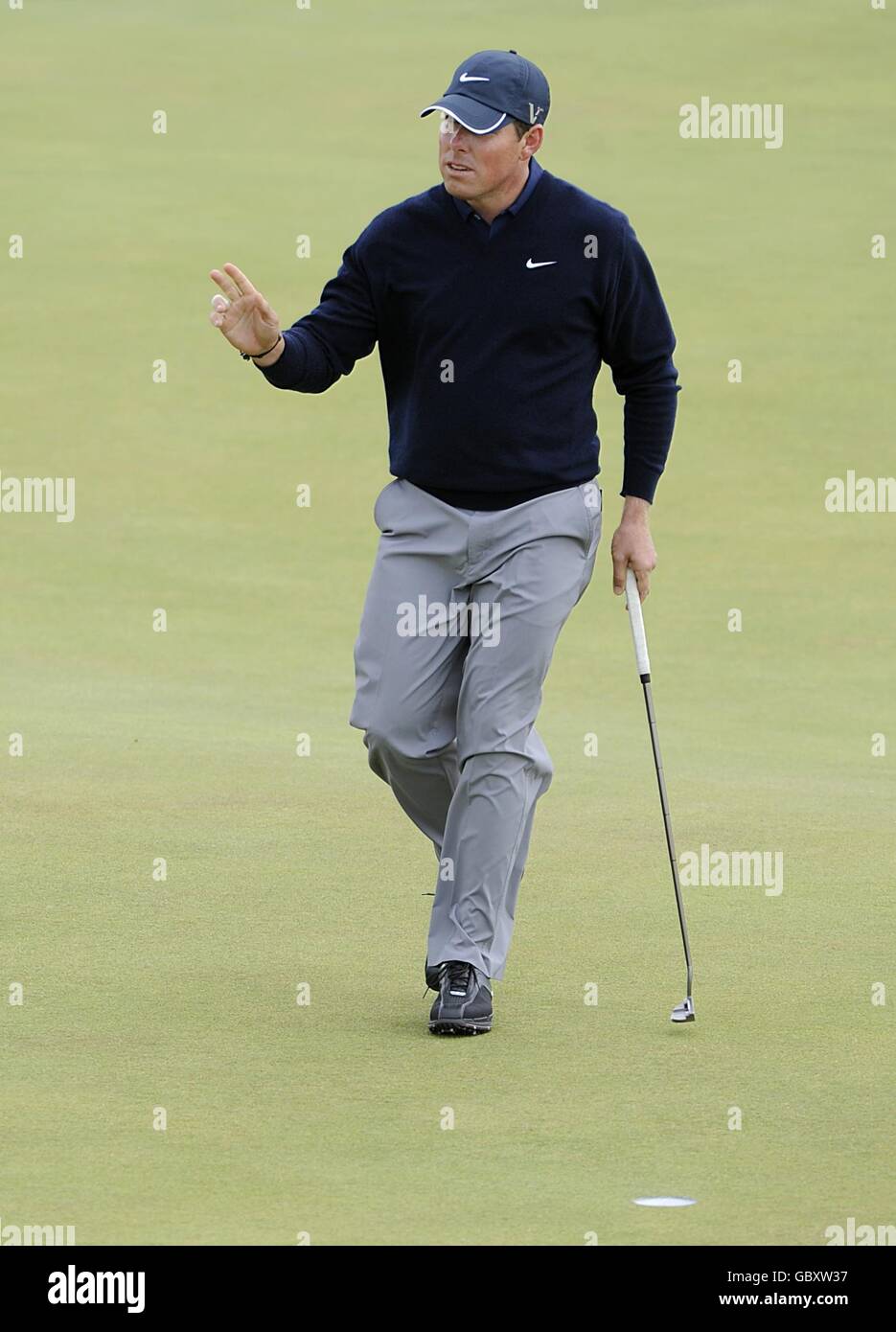 USA's Justin Leonard acknowledges the spectators' applause after ...