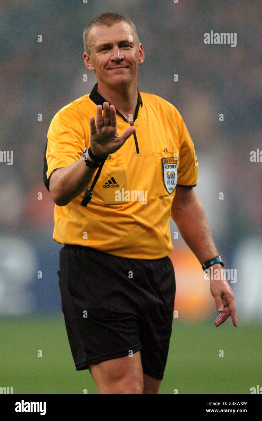 Soccer - UEFA Champions League - Group F - AC Milan v Barcelona. Graham ...