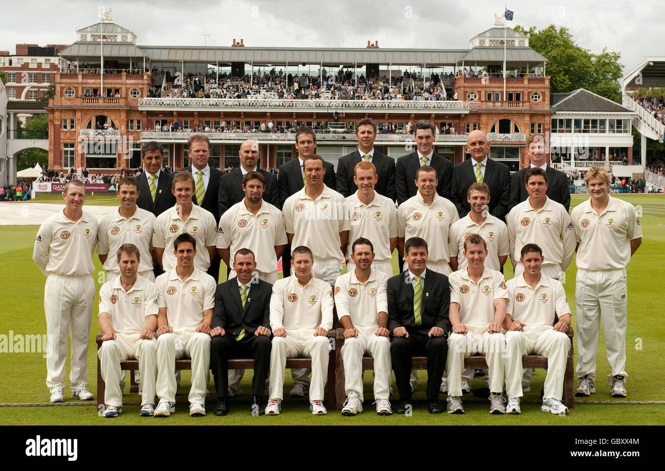 Australian test cricket team pose hi-res stock photography and images ...