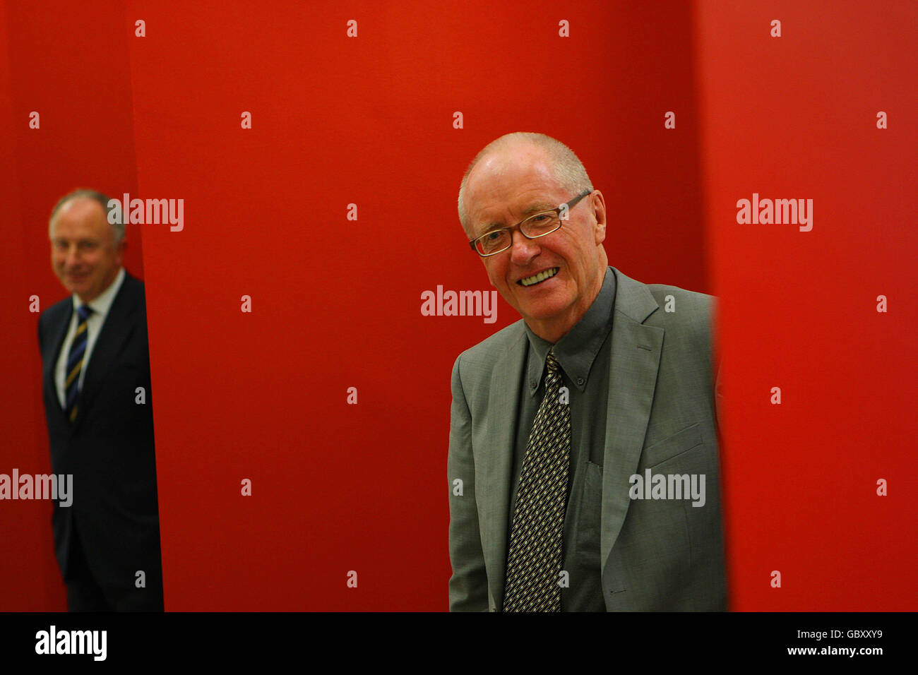 Dermot Ahern visits new IFCO offices Stock Photo - Alamy