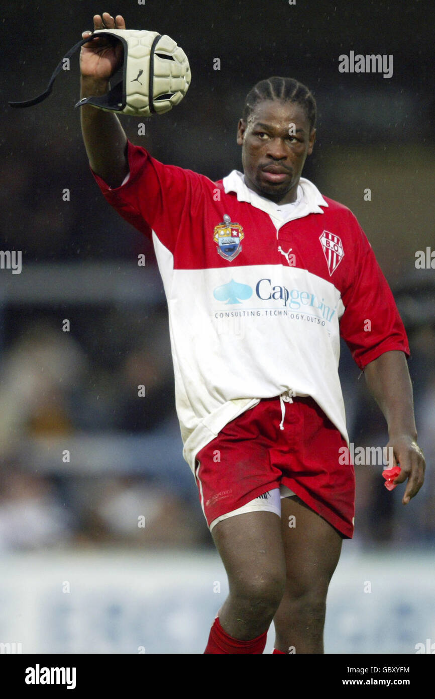 Biarritz's Serge Betsen acknowledges the travelling fans after the ...