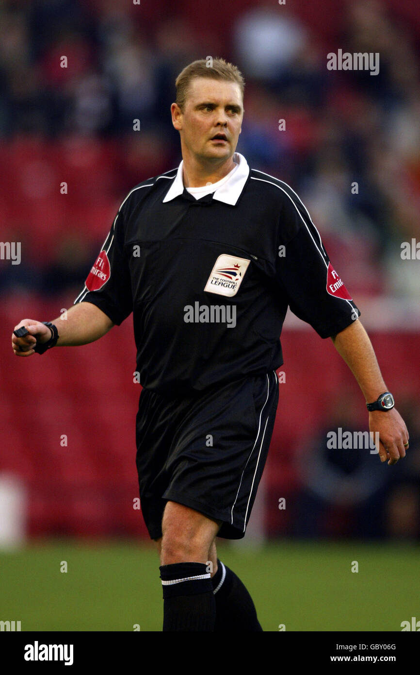 Referee andy hall hi-res stock photography and images - Alamy