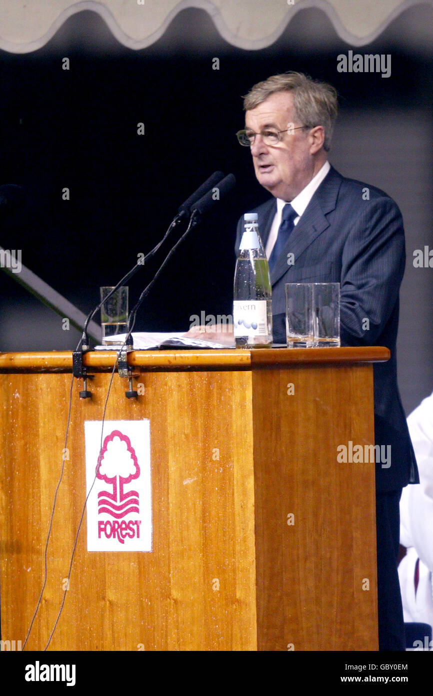 Referee clive thomas hi-res stock photography and images - Alamy