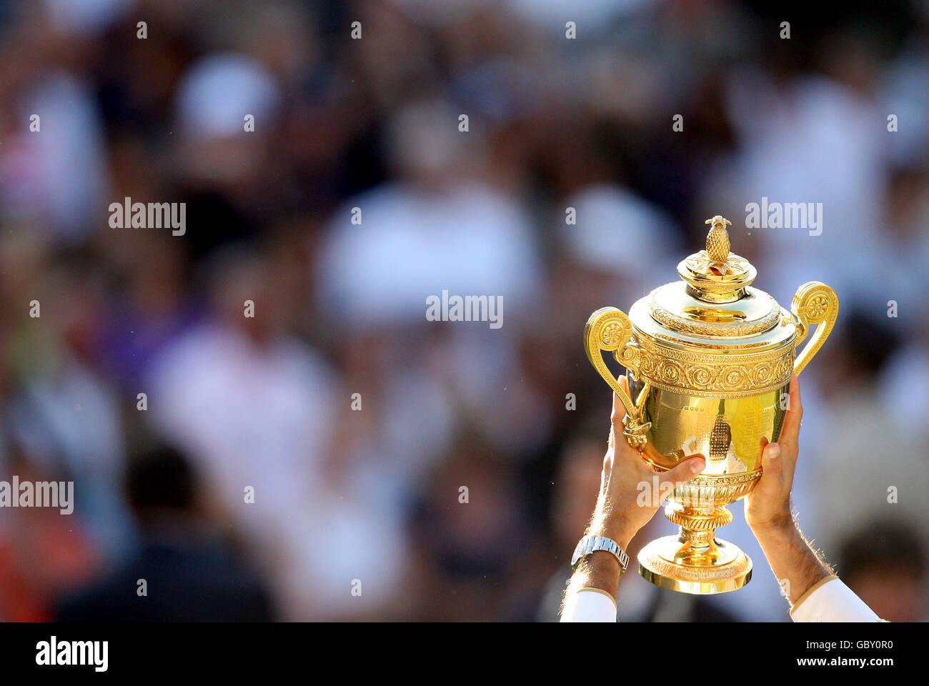 Federer 2009 wimbledon trophy hi-res stock photography and images - Alamy