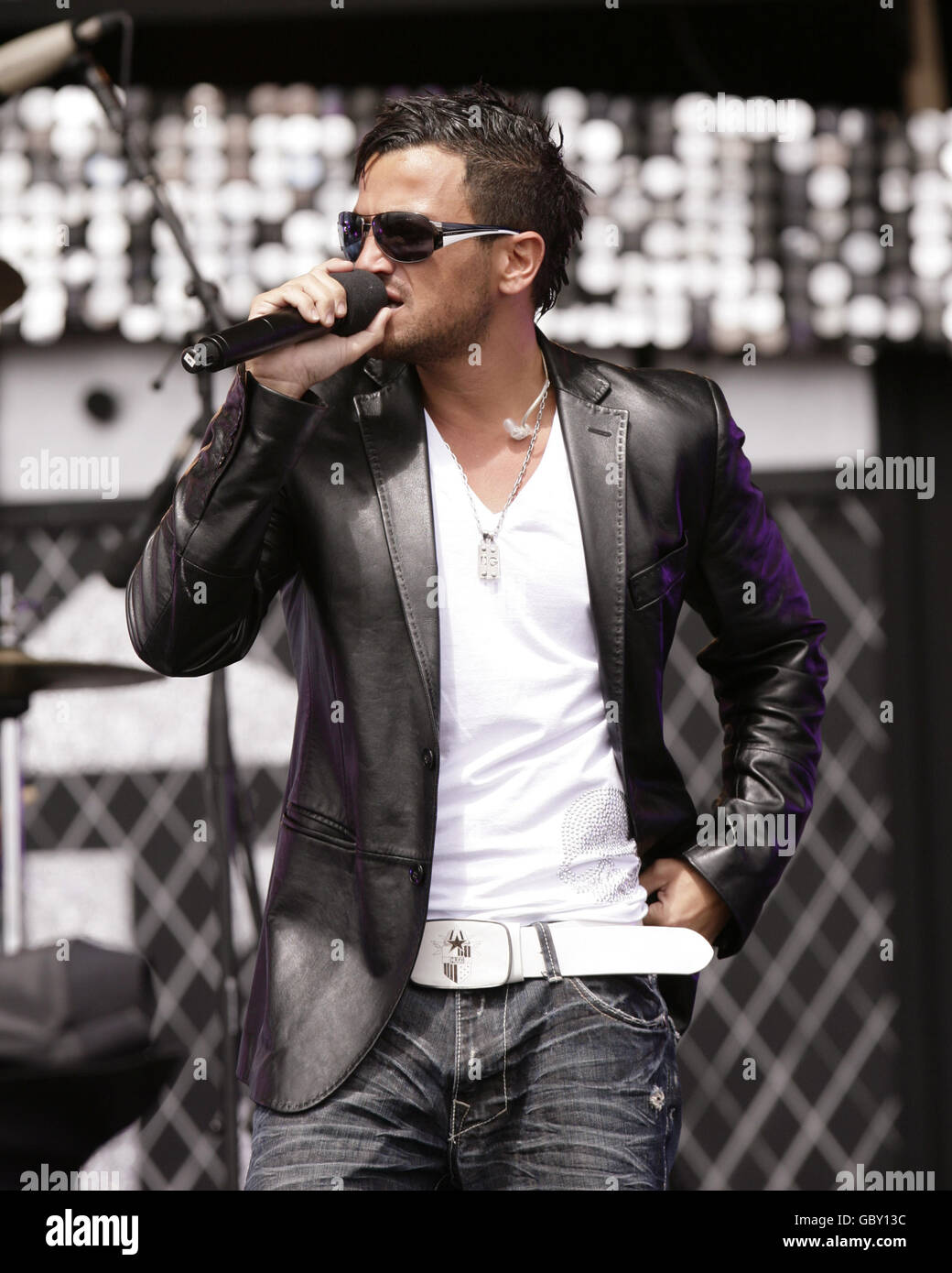 Peter andre performing on t4 stage t4 on beach hi-res stock photography ...