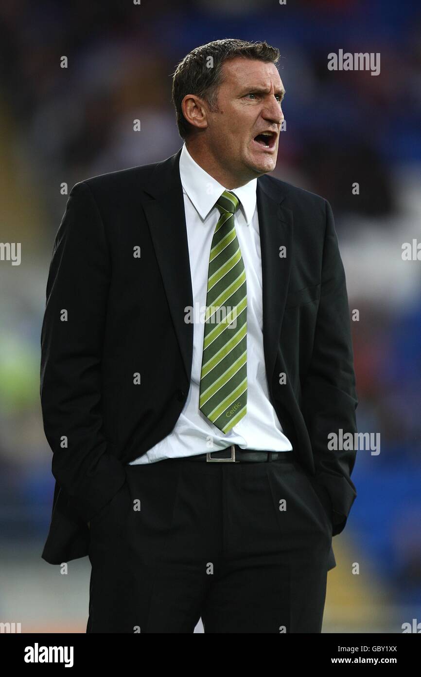 Celtic manager tony mowbray on the touchline hi-res stock photography ...