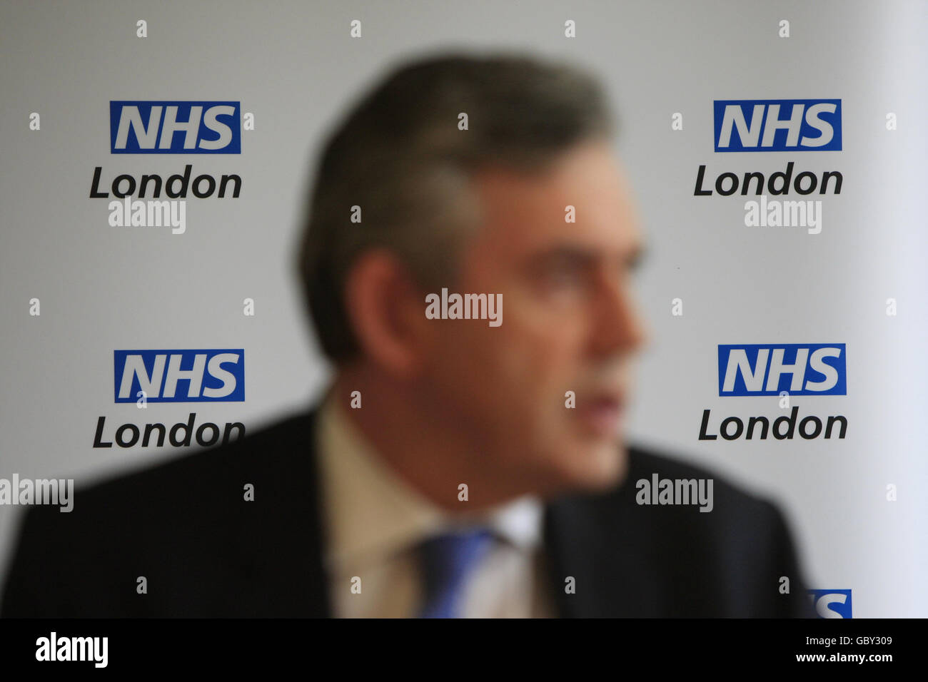 Gordon brown visits nhs health centre hi-res stock photography and ...