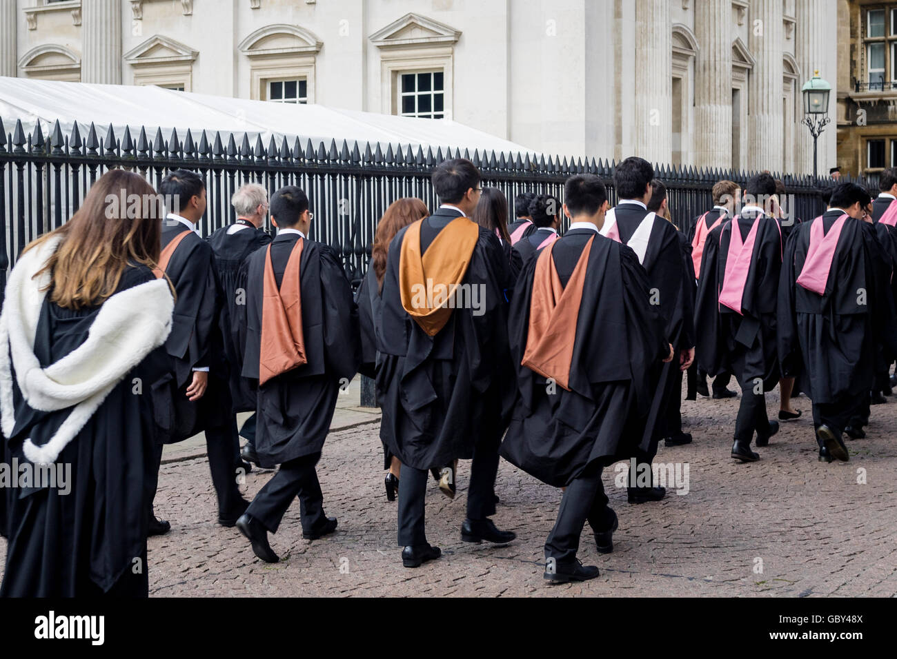 Graduates from the University of Cambridge walking to their graduation ...