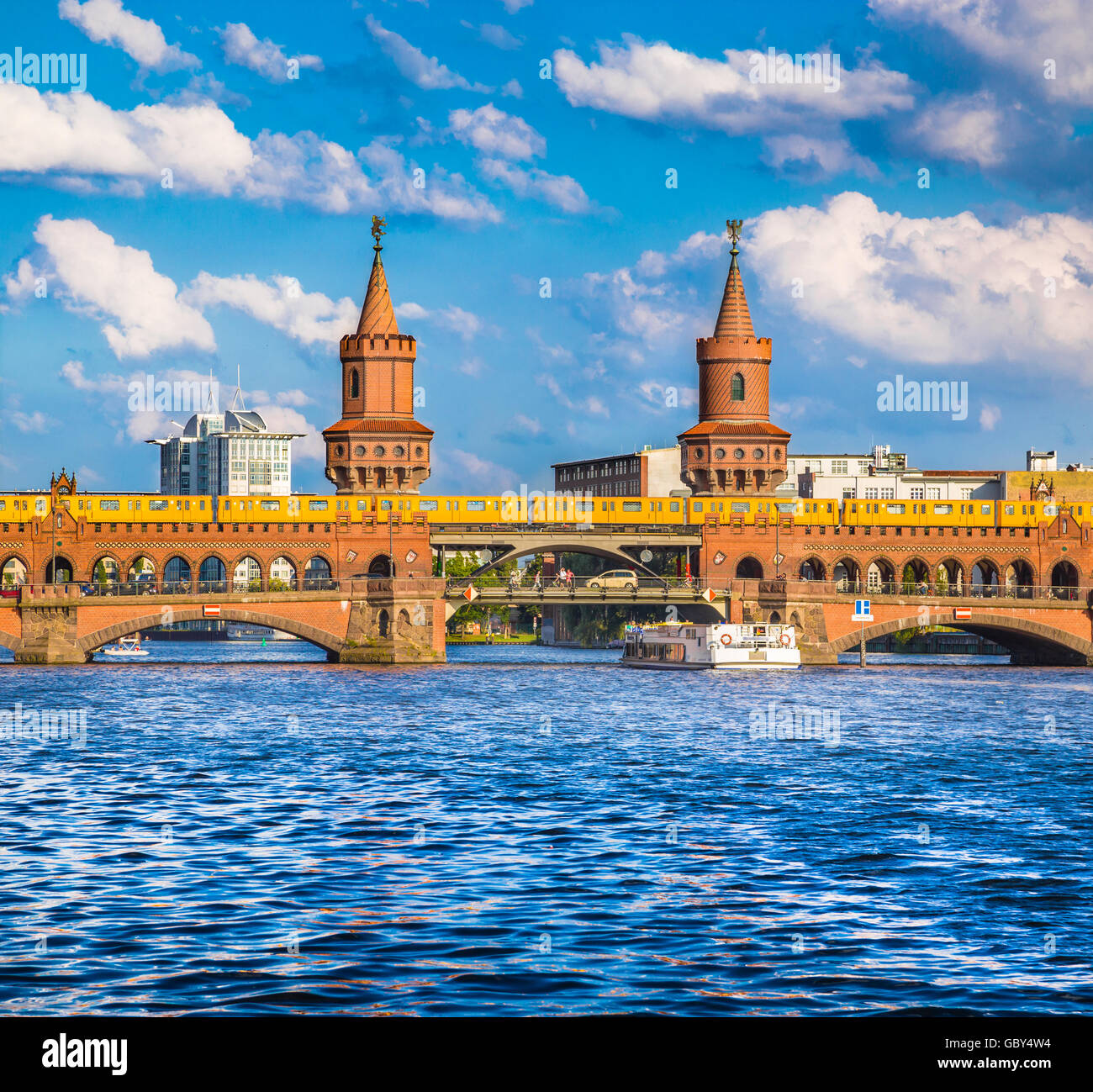 River spree friedrichshain kreuzberg berlin germany hi-res stock ...