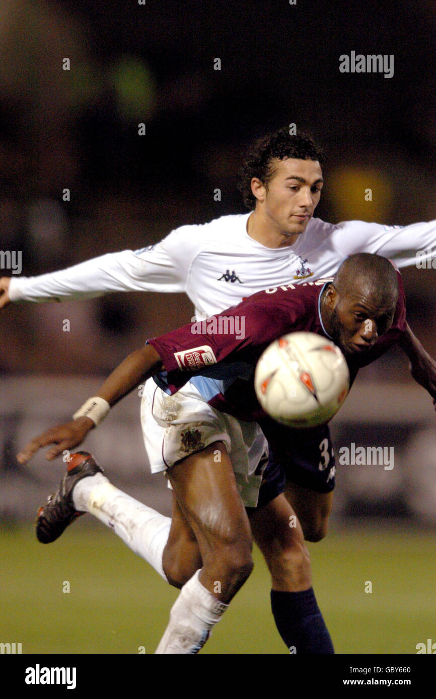 Tottenham hotspurs stephen kelly hi-res stock photography and images ...