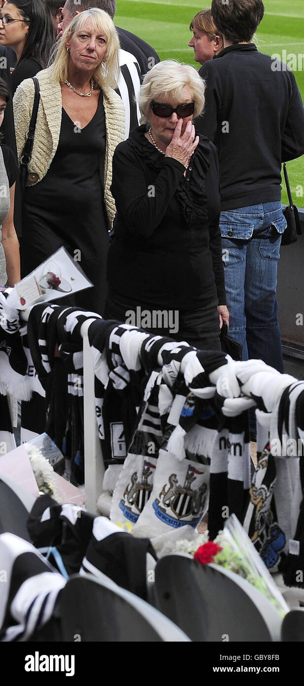Lady Elsie Robson (dark glasses), the widow of Sir Bobby Robson, is ...