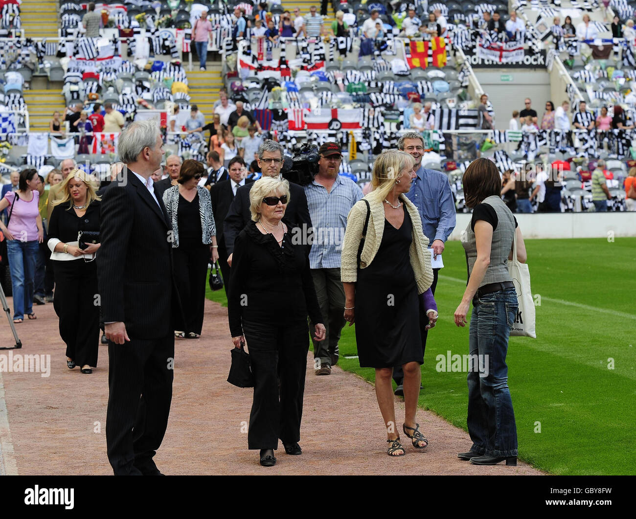 Lady Elsie Robson (dark glasses), the widow of Sir Bobby Robson, is ...