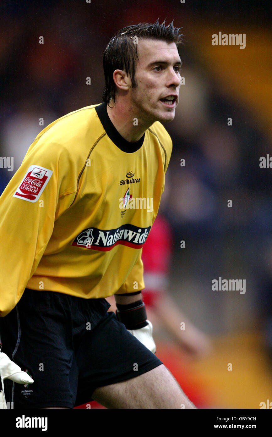 Swindon town goalkeeper rhys evans hi-res stock photography and images ...