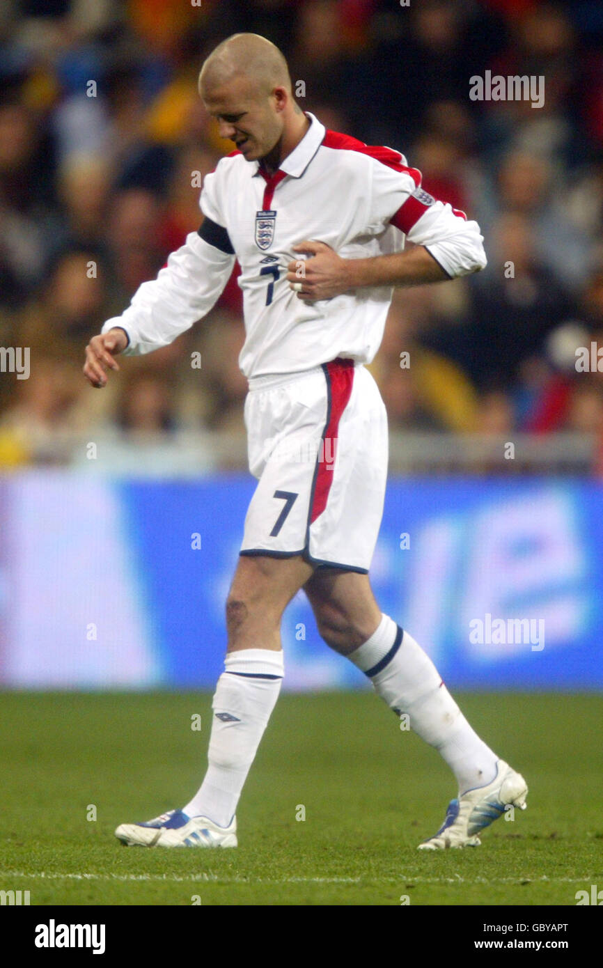 England's David Beckham walks off the pitch holding his ribs Stock ...