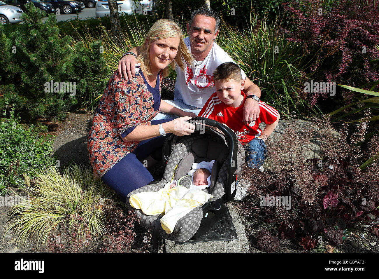 Father birth hospital outside hi-res stock photography and images - Alamy