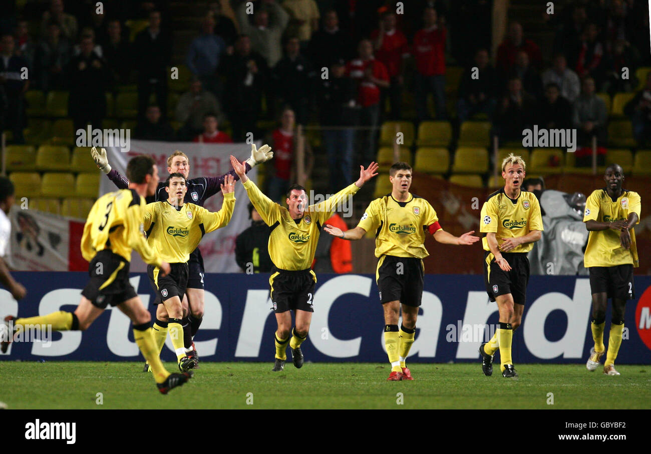 l-r Liverpool players Steve Finnan, Josemi, goalkeeper Chris Kirkland ...