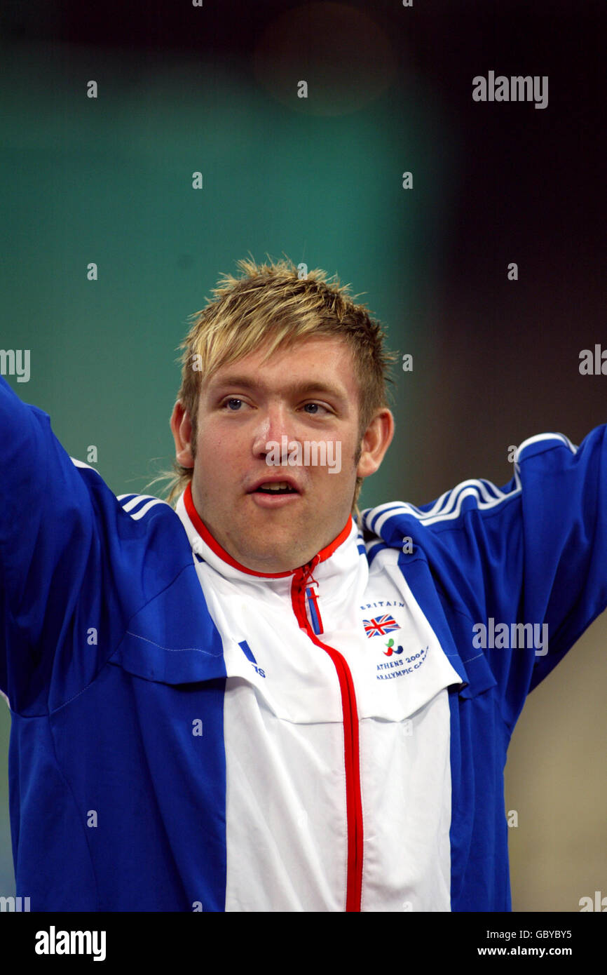 Athletics - Athens Paralympic Games - Men's F44/46 Discus - Final ...