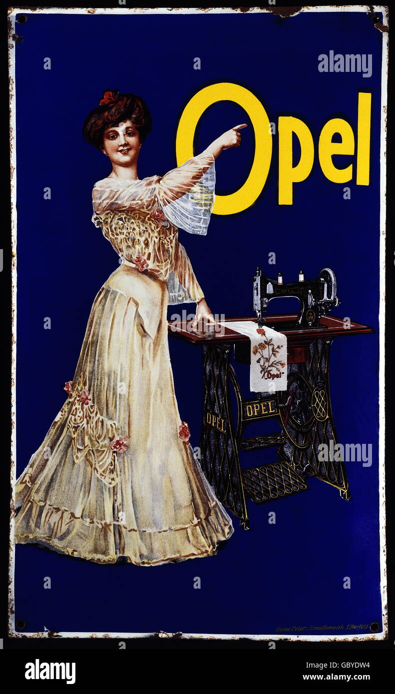 Women sewing 1900s hi-res stock photography and images - Alamy