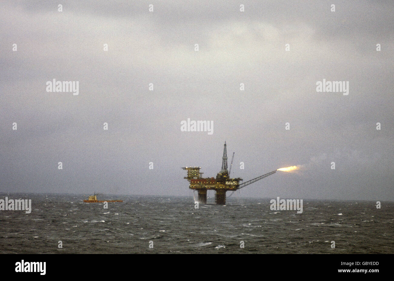 North sea oil platform scotland hi-res stock photography and images - Alamy