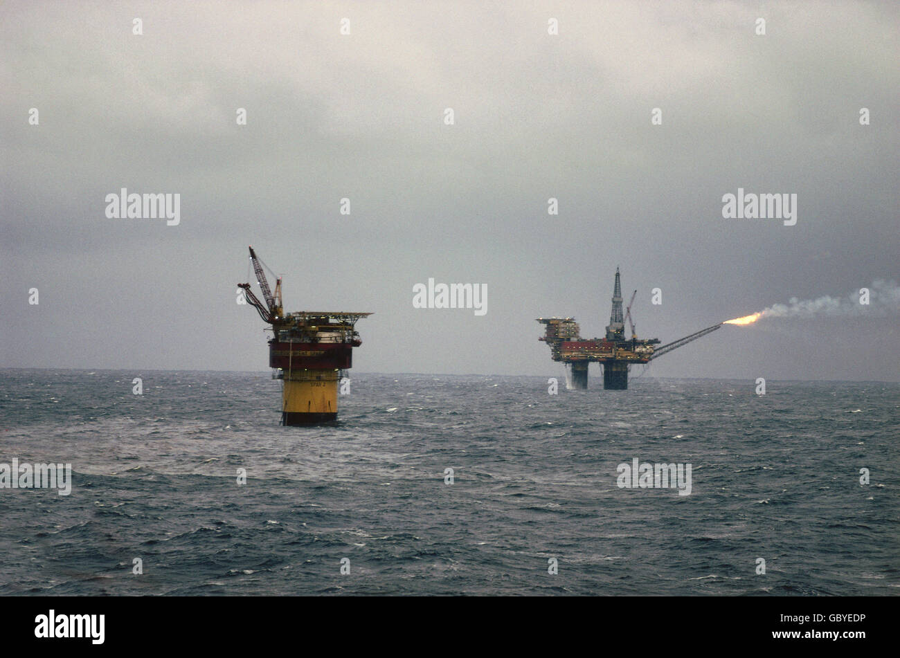 North sea drilling rigs hi-res stock photography and images - Alamy