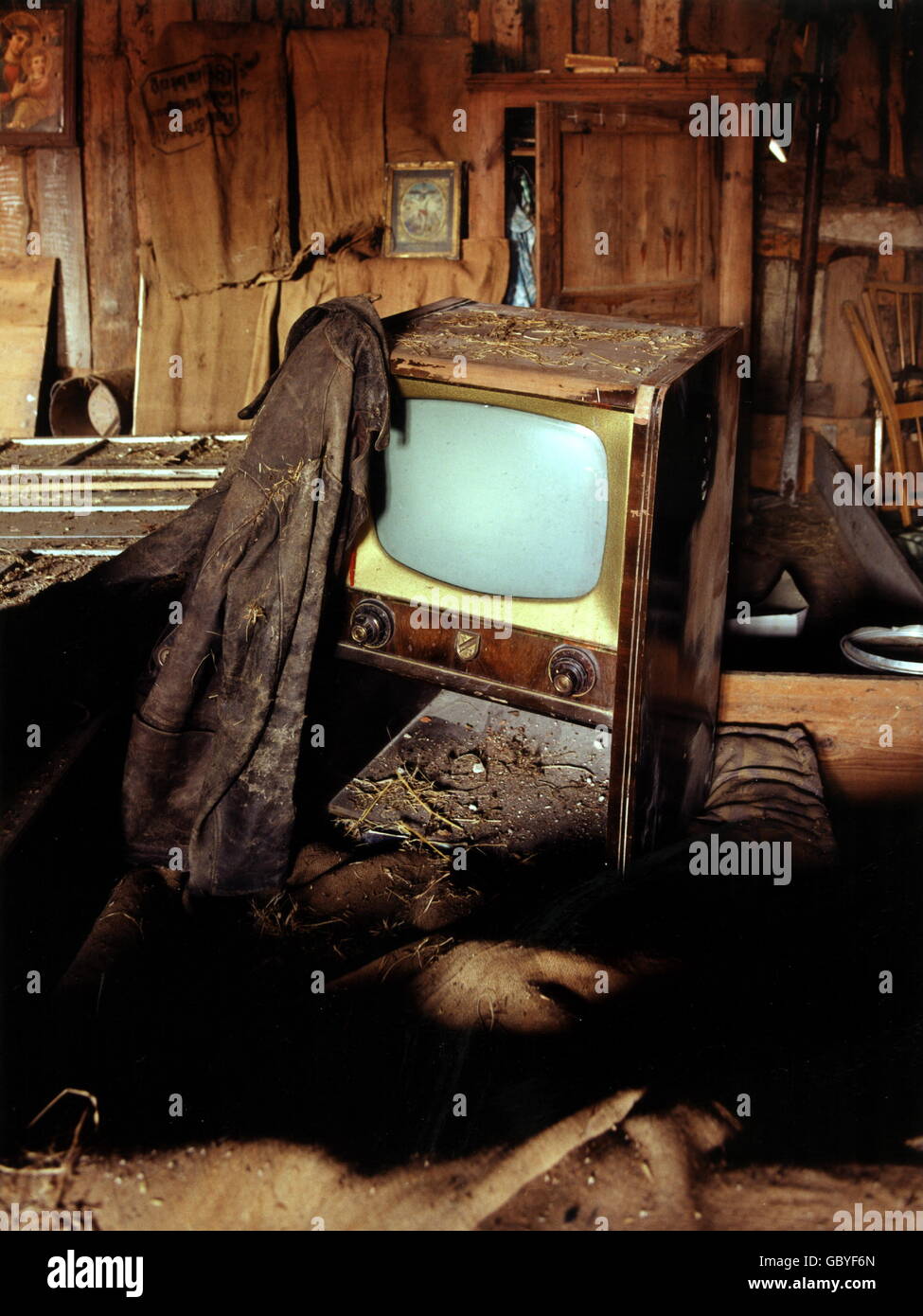 1950's tv sets hi-res stock photography and images - Alamy