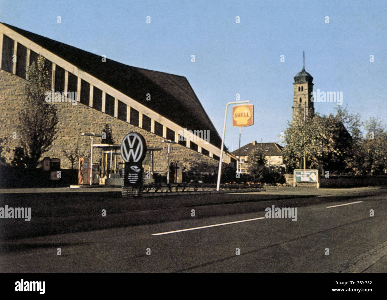 1970s shell service station hi-res stock photography and images - Alamy