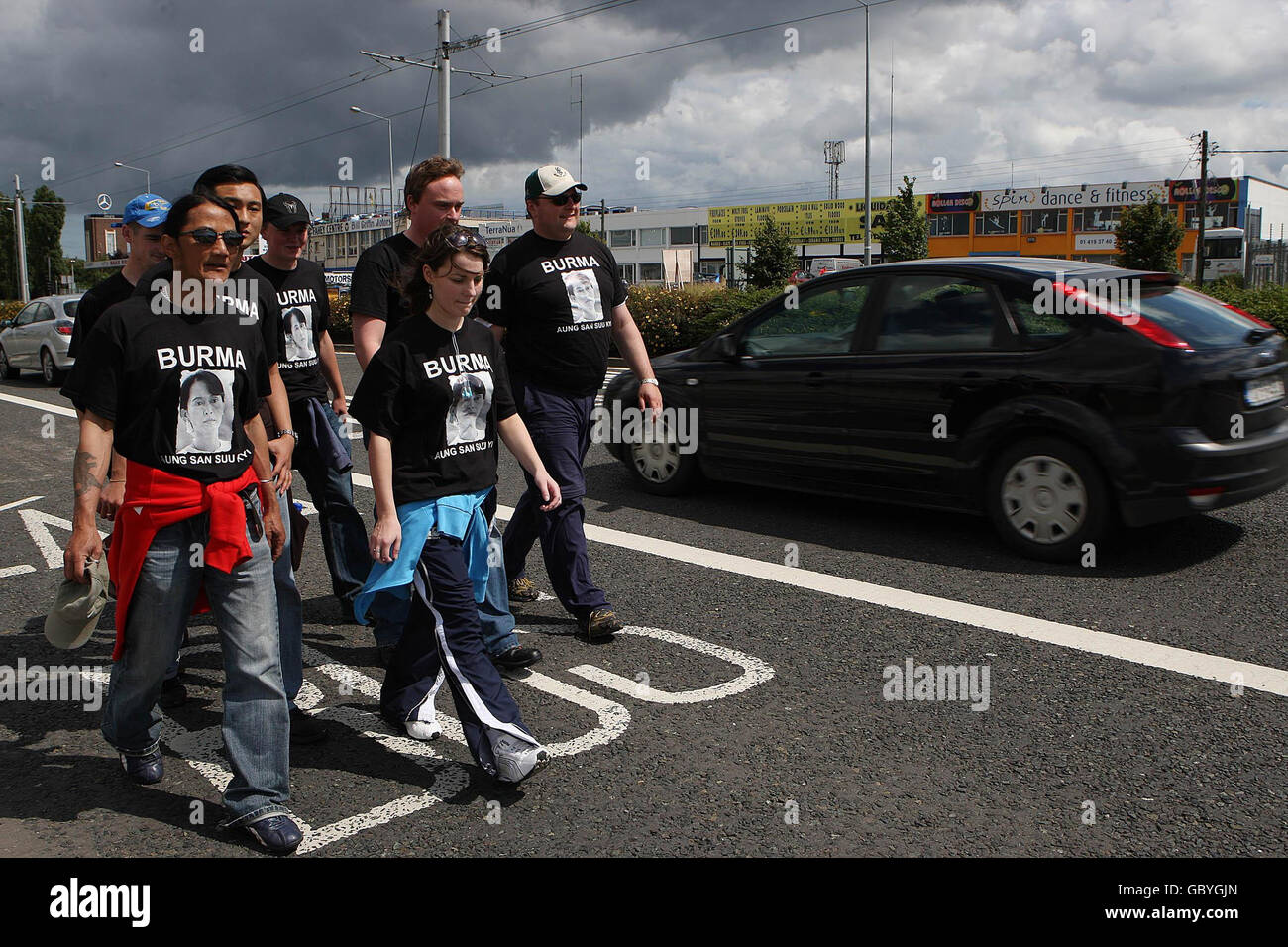 Walk to highlight plight of burmese hi-res stock photography and images ...