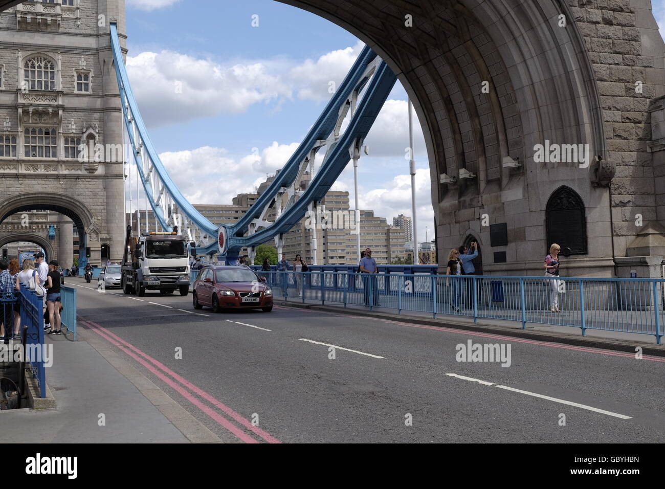 City roadway hi-res stock photography and images - Alamy